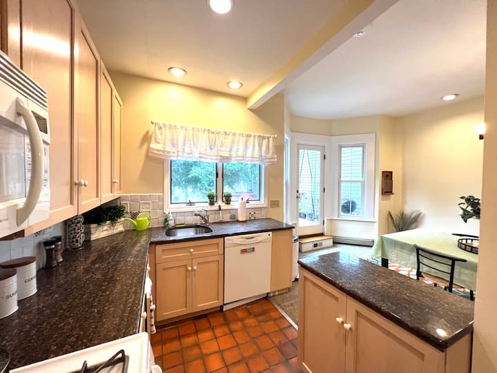 Harvard Square Amazing 6 Bed Room House W Parking - Boston, MA