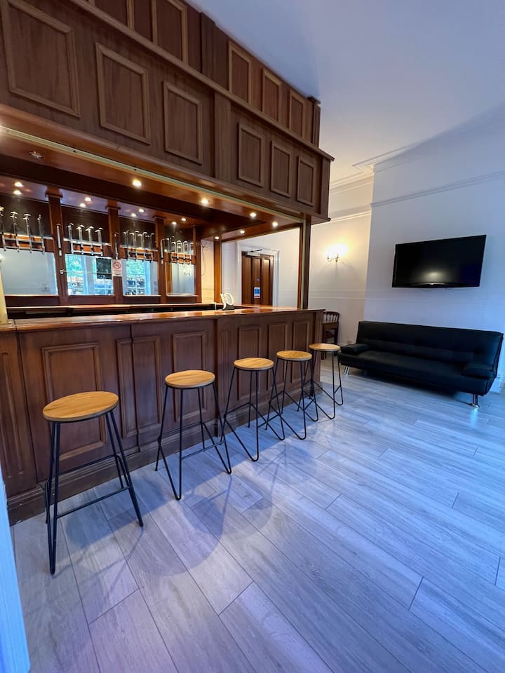 Entire Mansion 14 En Suite Bedrooms Sleeps 34 - Bristol