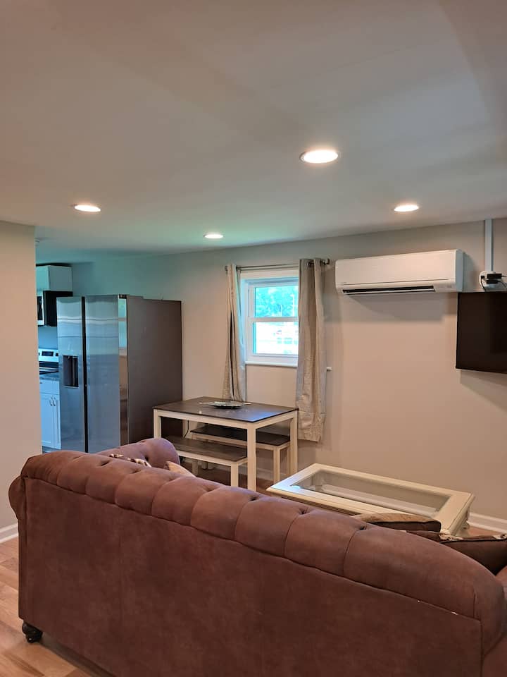 2 Bedroom Townhouse With Fully Fenced In Backyard - Jacksonville, NC