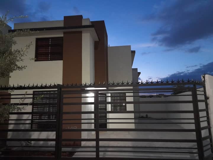 Casa En Fraccionamiento Privado Frente A Parque. - Monterrey Airport (MTY)