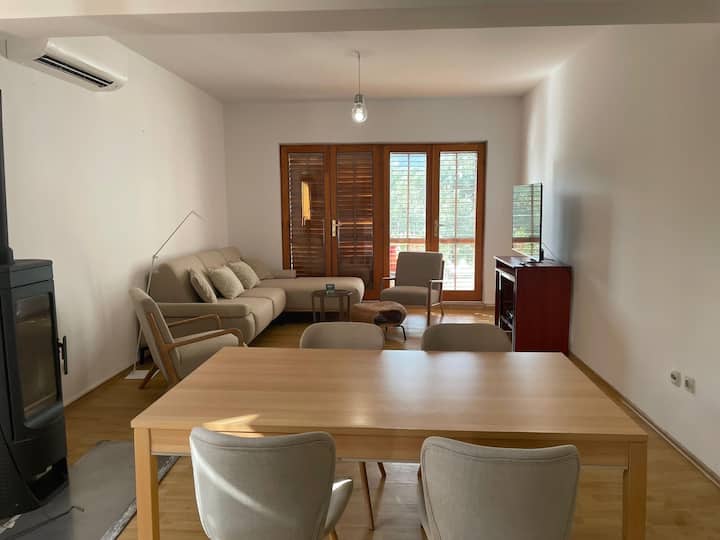 Six Bedroom Vacation Home On Baćina Lakes - Ploče