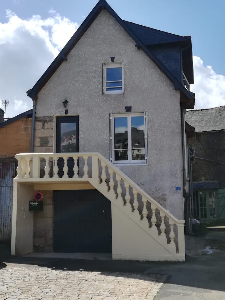 Jolie Maison Dans Un Petit Quartier Historique - Josselin