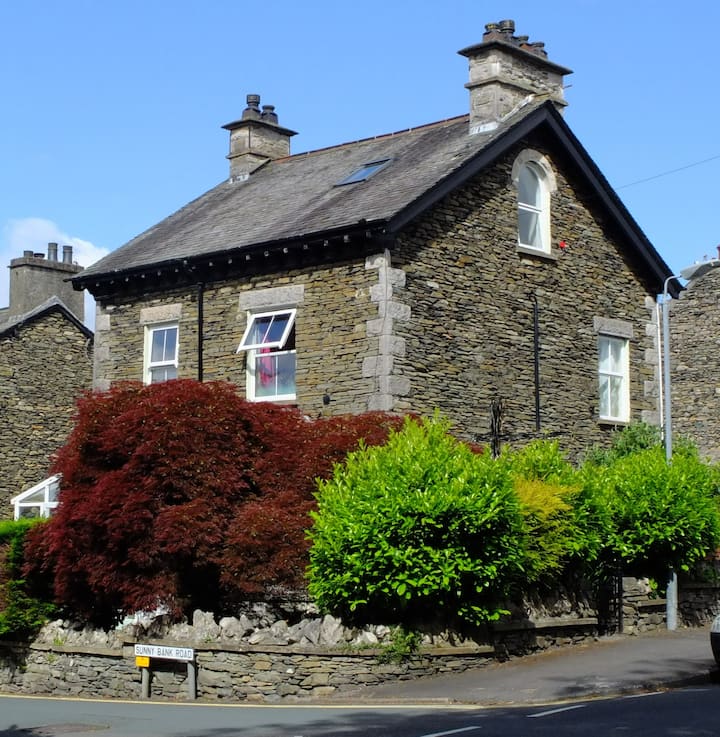 Lindisfarne Cottage - 1 King Bed - Windermere
