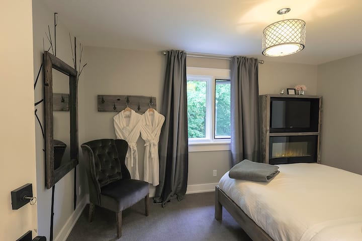 Welcoming Ravine Queen Suite - Creemore