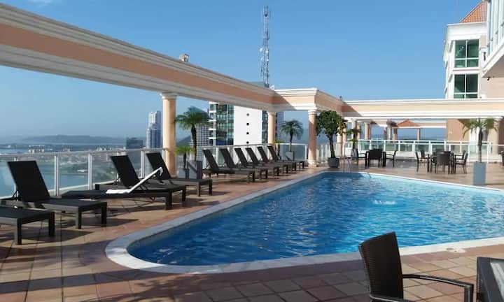 Beautiful 2-bedroom Ap Near Ocean At Av. Balboa - Panama