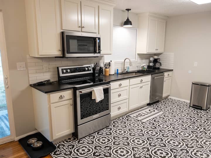 Suite Home Alabama Is Newly Renovated With Luxury! - 조플린