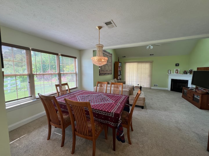 Quiet, Comfy Bedroom; Near Airport - Oakdale, PA