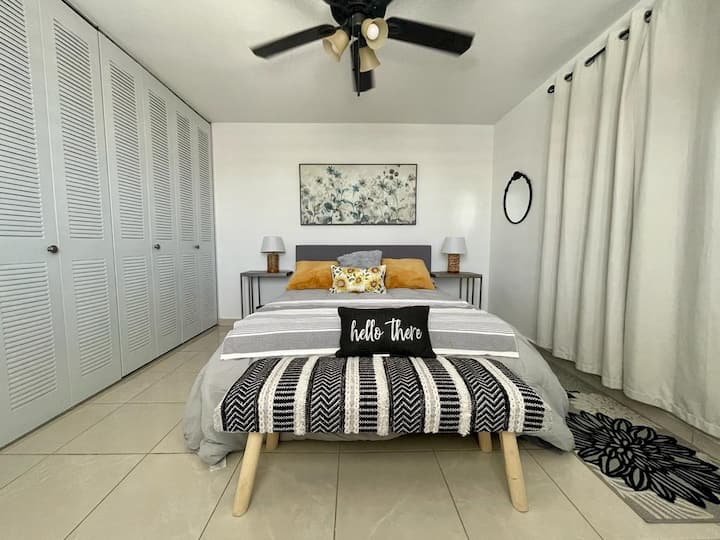Clean & Bright, Fully A/c 1-br Near Airport - San Juan