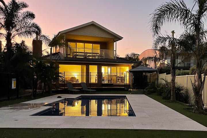 Beachfront Five Bedroom Home With Pool And Views - Long Beach