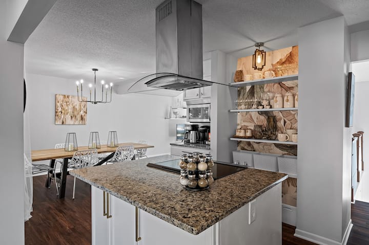 Remodeled & Stylish 6 Bedrm! Sleeps 16. The One! - Plymouth