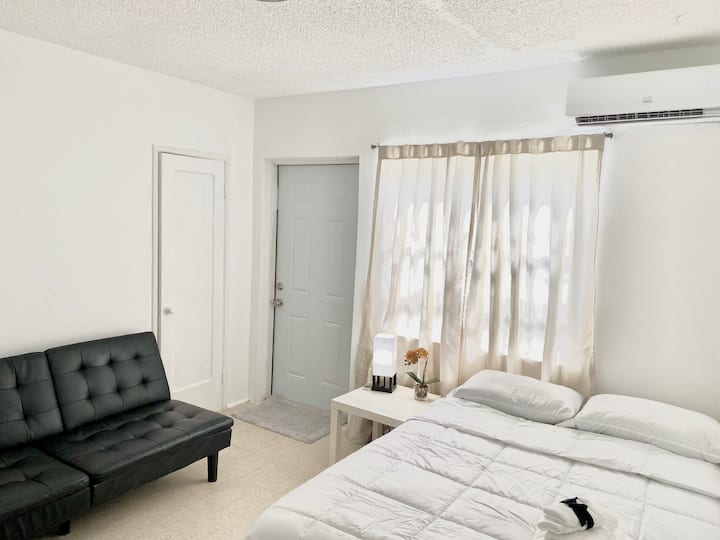 Cozy Private Entrance Studio - Miami, FL