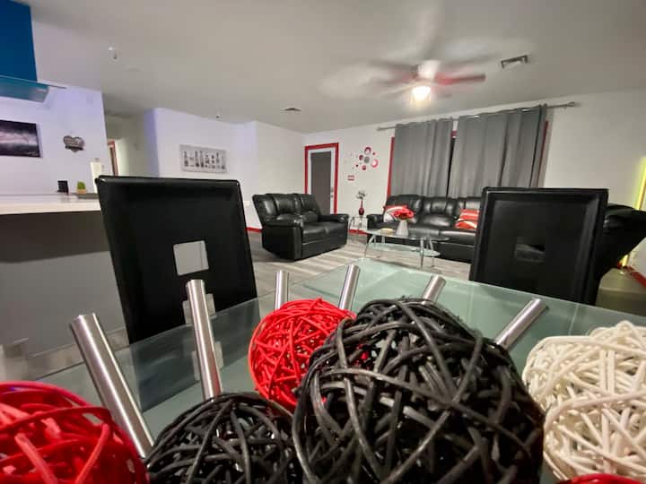 Havasu Sunflower 6 Bedrooms Close To London Bridge - レイクハバスシティ, AZ