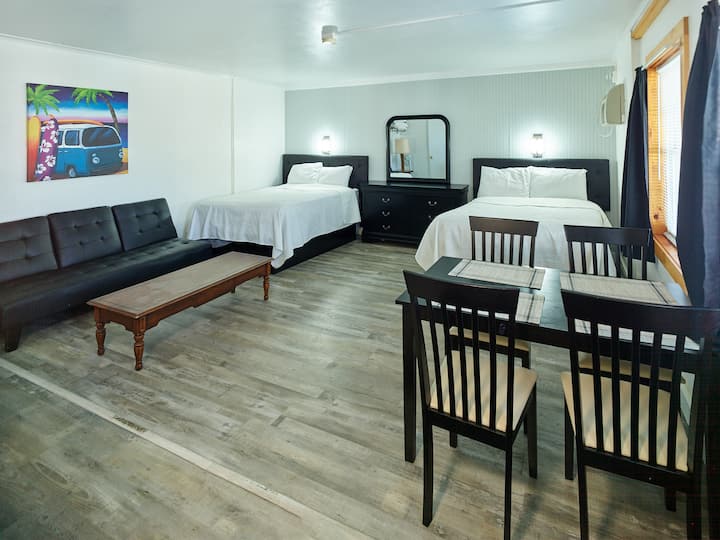 Hampton Beach Studio By The Seacoast - Hampton, NH