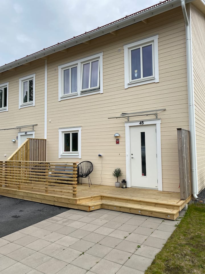 Trevligt Radhus Med Två Solsäkra Uteplatser - Östersund