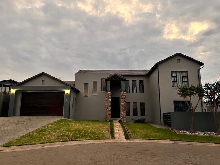 House In The Heart Of Copperleaf Golf Estate - Centurion