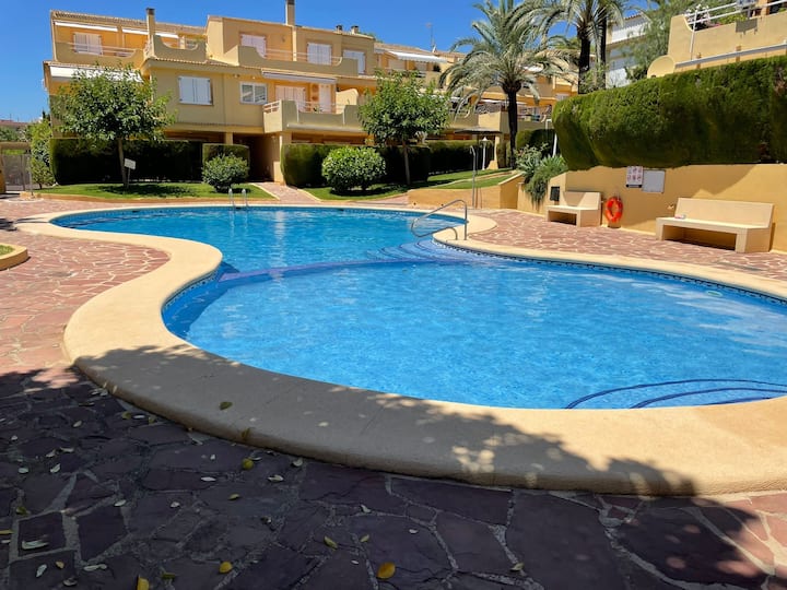 Lovely 4 Bedroom Condo With Shared Pool - Xàbia