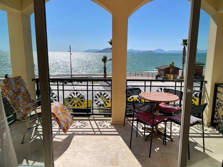 A8 Beachfront 1 Bedroom Apartment With Shared Pool - Fethiye