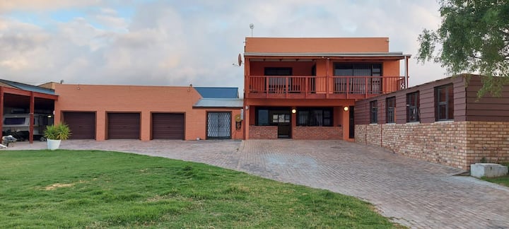 Cheerful 5 Bedroom Villa With
Pool - Hermanus