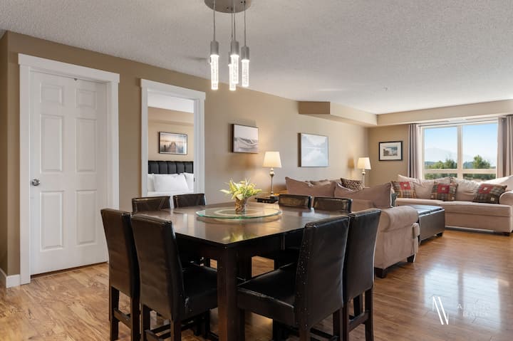 Lake Life Livin | Lake View | Pool | Hot Tub | Gym - Invermere