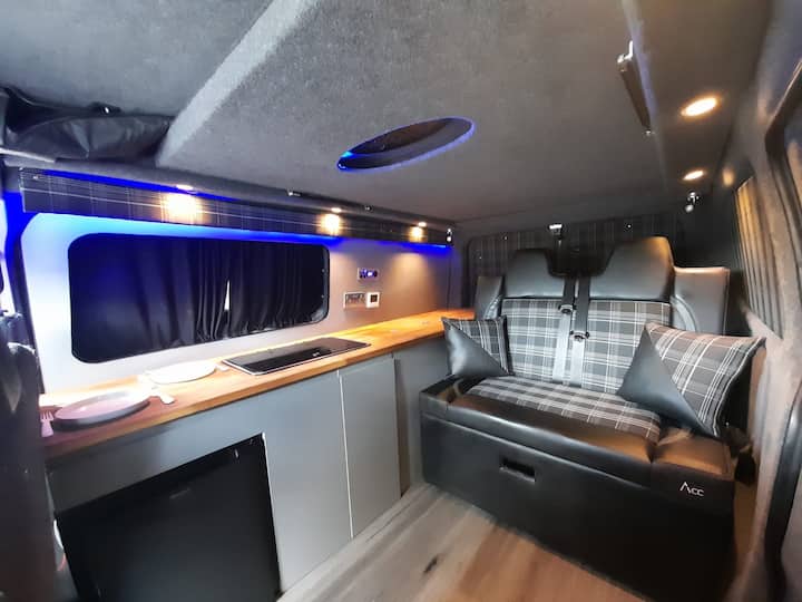 A Beautiful Campervan Conversion. Sleeps 4. - Lincoln