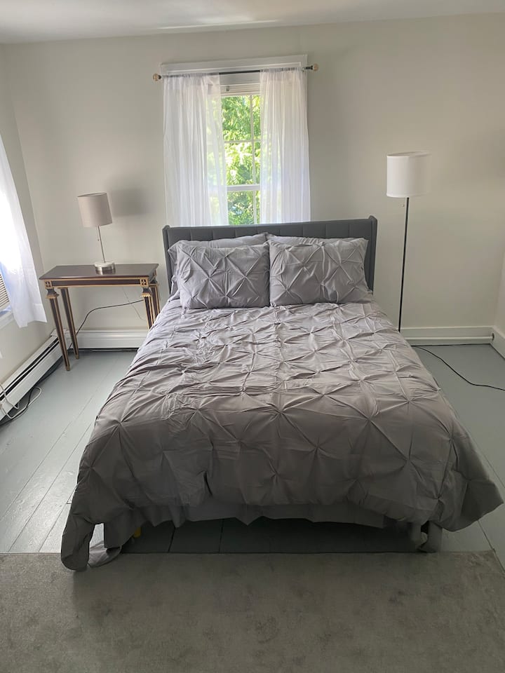 One Bedroom Apt. Great Location! Sleeps
3 - Madison, CT