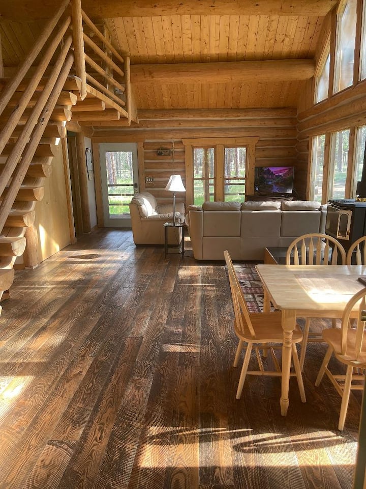 Hand Hewn Log Cabin Get Away In The Woods - Hamilton, MT