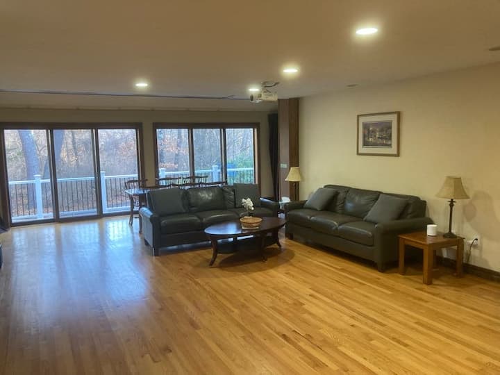 Spacious Vacation Unit In Premium Suburban Town - Weston, MA