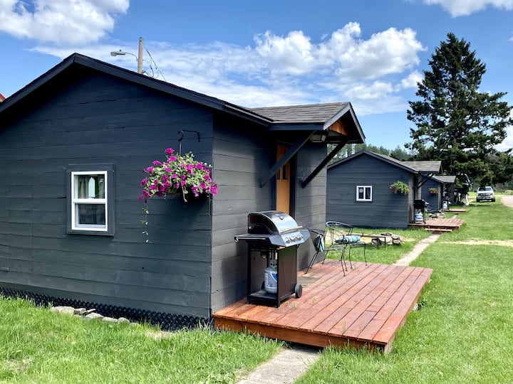 Horse Creek Resort - Tiny Cabin 8 - Hill City, SD