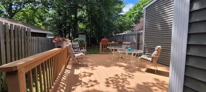 3 Bed, Centre City Townhouse With Large Back Deck - 세인트 존스