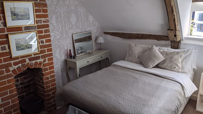 Top 10 Airbnb Vacation Rentals In Reigate, United Kingdom - Updated ...