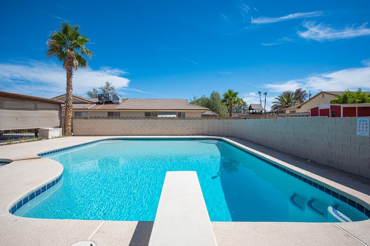 Unit 10 Secure, Quiet Studio With Laundry - Las Vegas