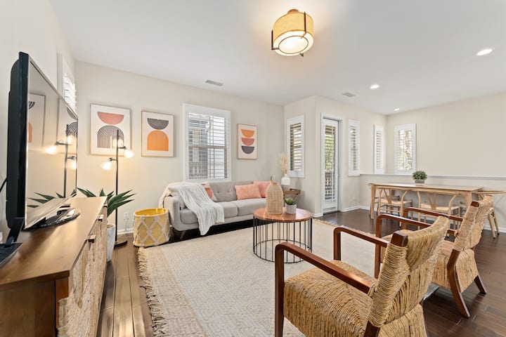 #46交通便利稀缺的两房两浴独立别墅近社区公园含有车库 - Lake Forest, CA