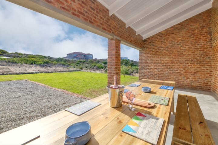 Waggies 10 Sleeper Located In Struisbaai, - Struisbaai
