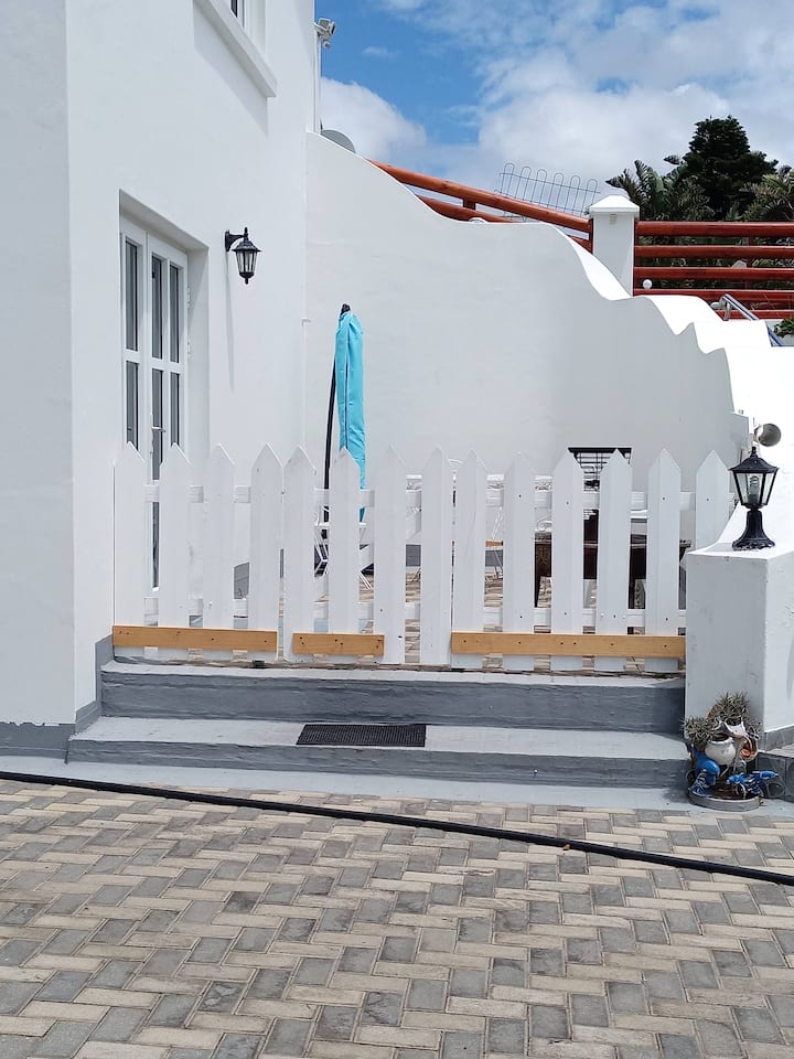 Lovely 2-bedroom Holiday Apartment With Parking - Cape Saint Francis