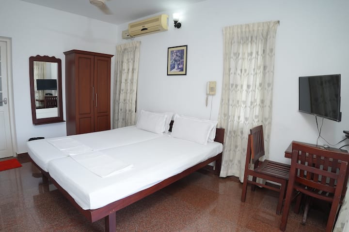 Orion Skywings Ac Twin Bedroom With Balcony # 7 - Kochi