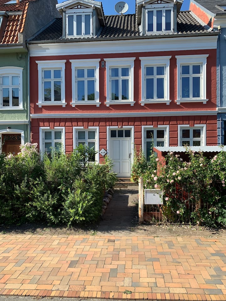 Hyggelig Lejlighed I Byhus I Odense. Tæt På Alt . - Odense