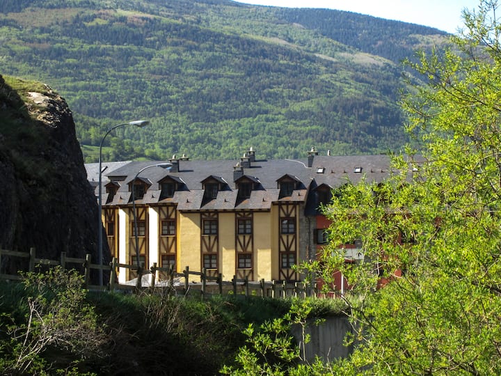 Habitación Individual En Benasque, Desayuno-wifi - Benasque