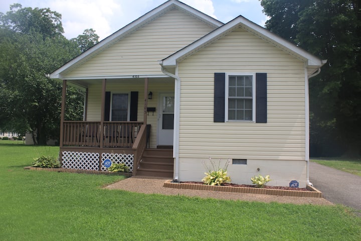 Cozy Three Bedroom Fully Furnished House - Petersburg, VA