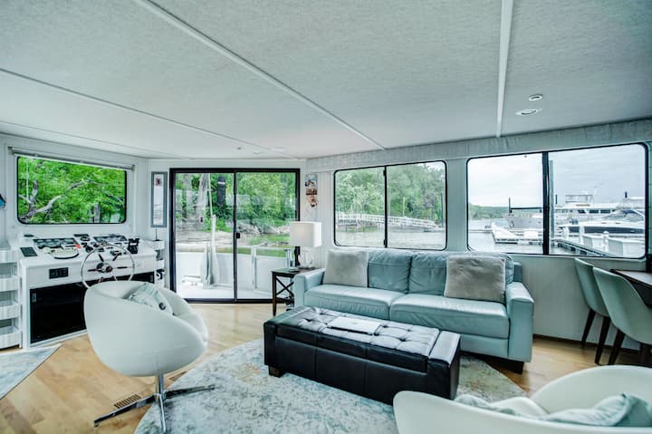 Floating River Cabin In Downtown Stillwater - Stillwater, MN