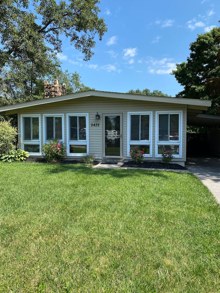 Cheerful 3 Bedroom Home In Upper Arlington - Upper Arlington, OH