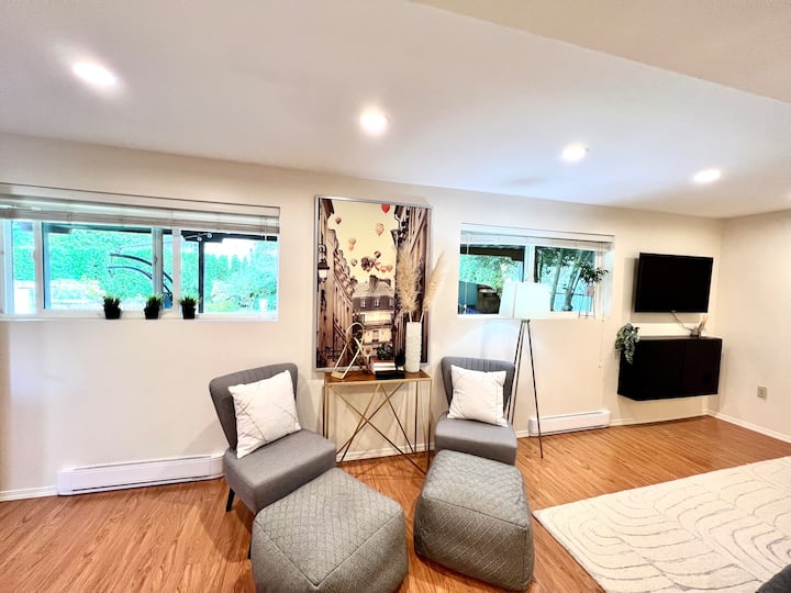 Studio Basement Suite With Fun Backyard - White Rock
