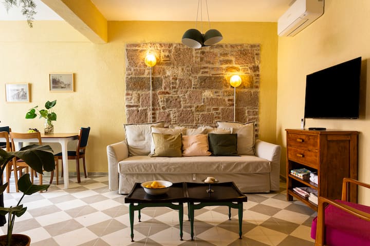 Bahçe Kullanımlı, çOk Merkezi Yanyana Iki Daire - Ayvalık