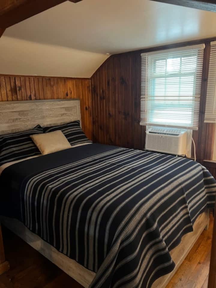 Cozy Ferndale Retreat - Ferndale, MI