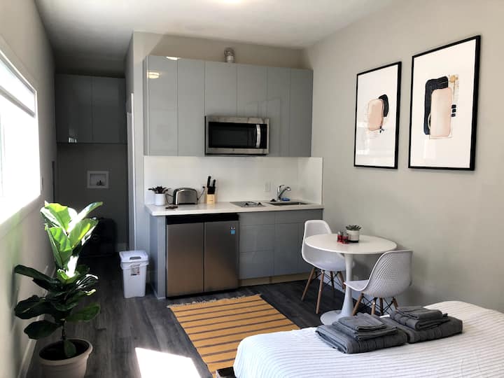 Accessible And Beautifully Furnished Studio Apt - Seattle, WA
