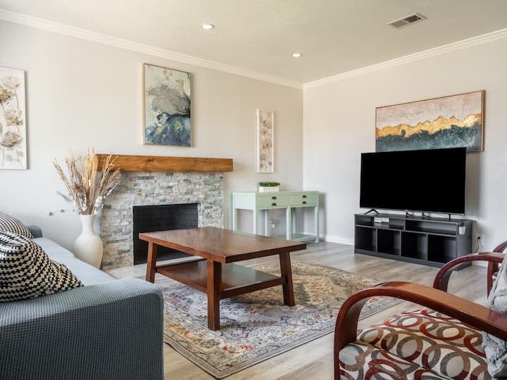 5 Beds • 4 Bed/2.5 Bath Cambrian Home Near Levi’s - Campbell, CA