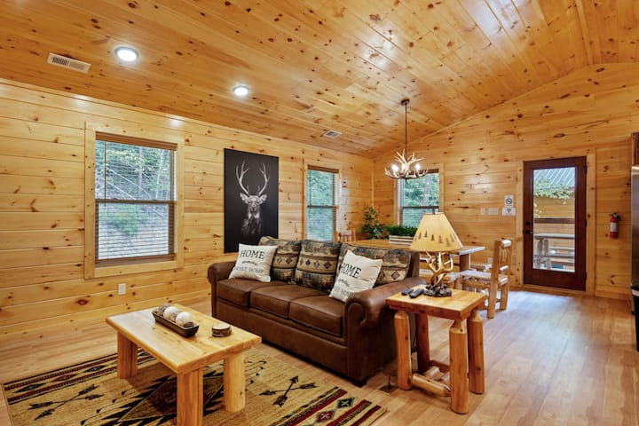 Li'l Red Express Cabin * In Town * Hot Tub/game Rm - Pigeon Forge, TN