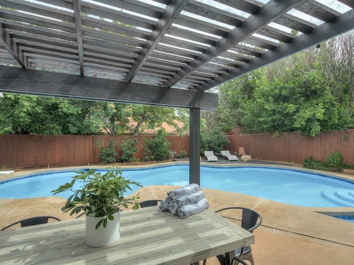 North Okc | Large, Modern, Pool, Game Room - The Village, OK