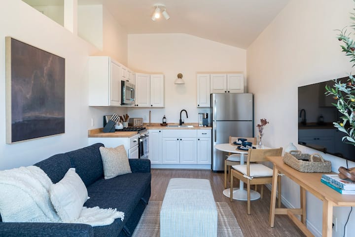 Private Guest Suite - Central Location! Uptown Sb - Santa Barbara, CA