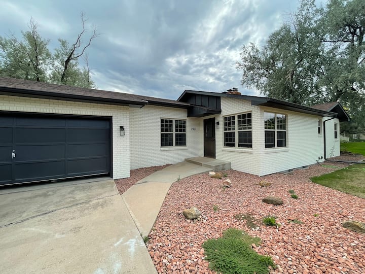 🪴Luxury Living ~ Executive Ranch Near Old Town - Fort Collins, CO