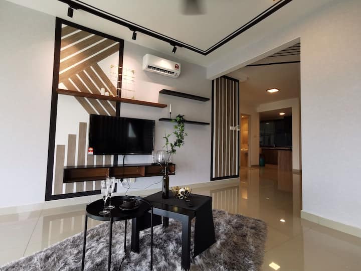 1700sft 4r3b Cyber-putra-klia Home 12pax - Puchong